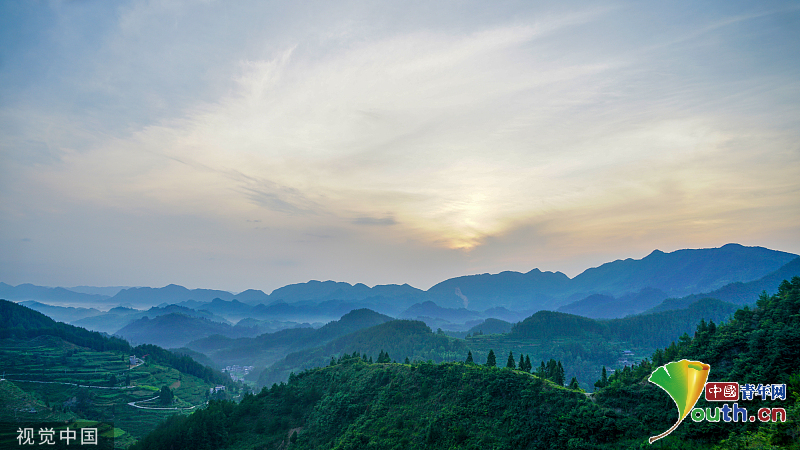Lush greenery, blue sky and mysterious clouds in Chongqing_English ...