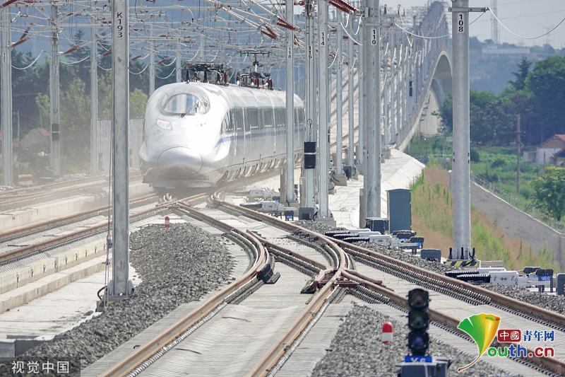 A high-speed comprehensive inspection train was tested on Laixi to ...