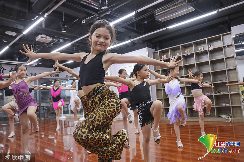 Children enjoyed a colorful summer vacation with Latin dance_English ...