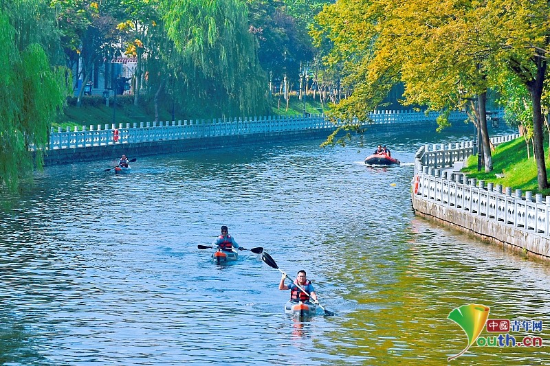 Kayaking enthusiasts compete in the clear waters in Jiangsu_English ...
