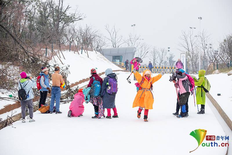Wuhan enjoyed heavy snowfall as citizens climb mountains_English__China ...