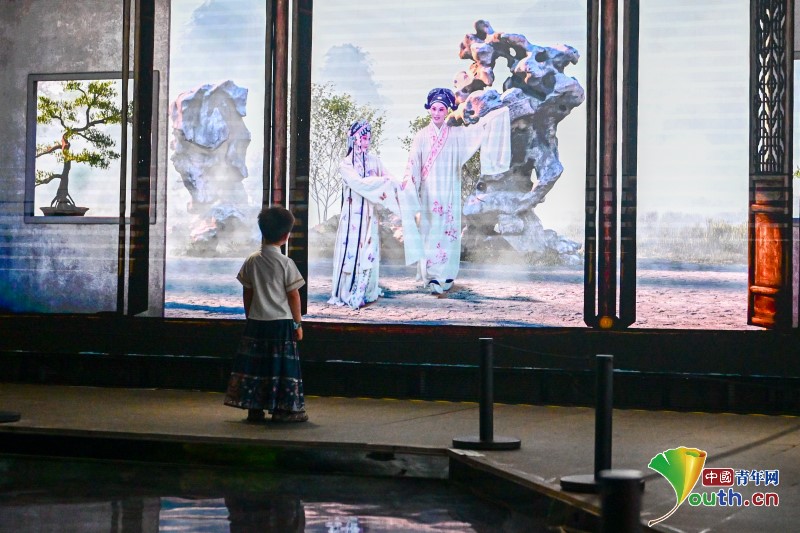 Traditional Kun Opera interpreted by digital art in Suzhou Museum ...