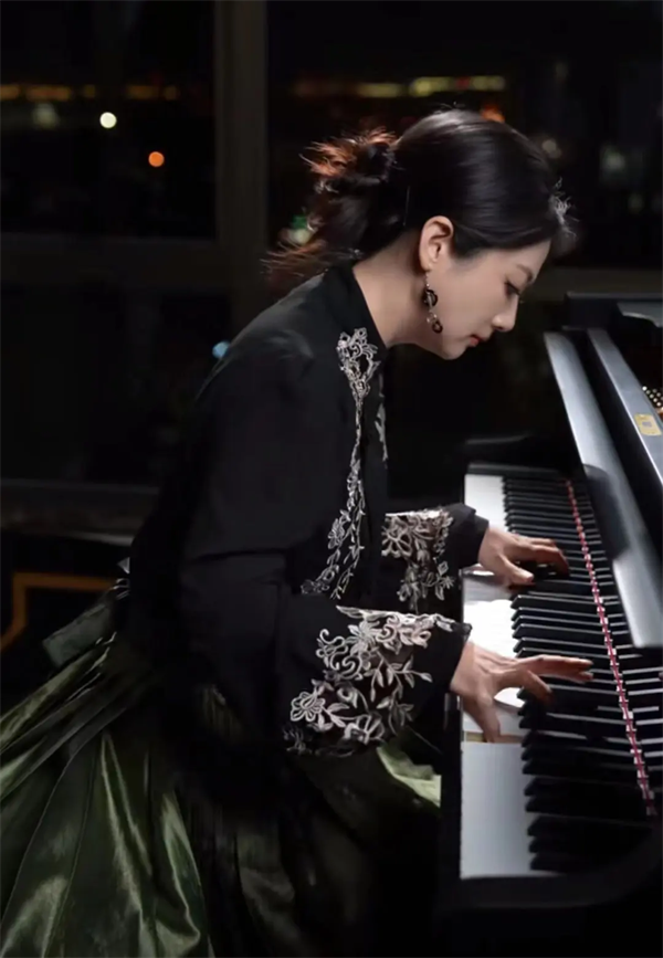 Zhou Ying: Bringing Classical Music to Everyone_English__China Youth ...