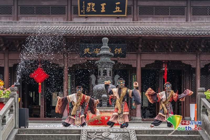 Appreciate the Nuo opera in Hangzhou during the festival_English__China ...