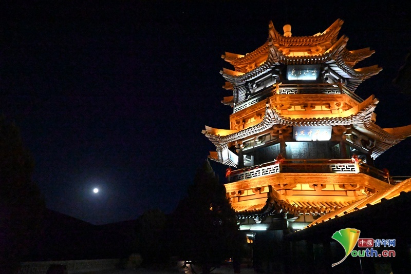 The moon shine over the Mingsha Mountain and Crescent Spring_English ...