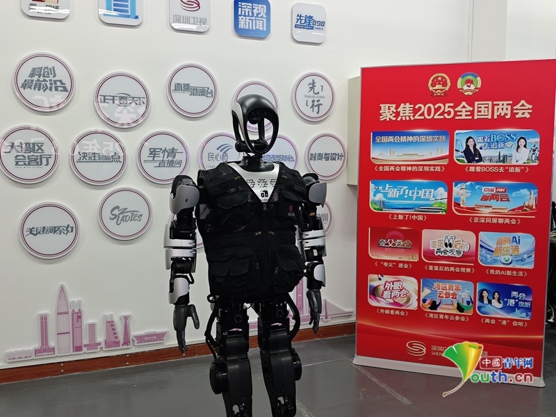 2025 national two sessions: Robot joins as on-site reporter_English ...