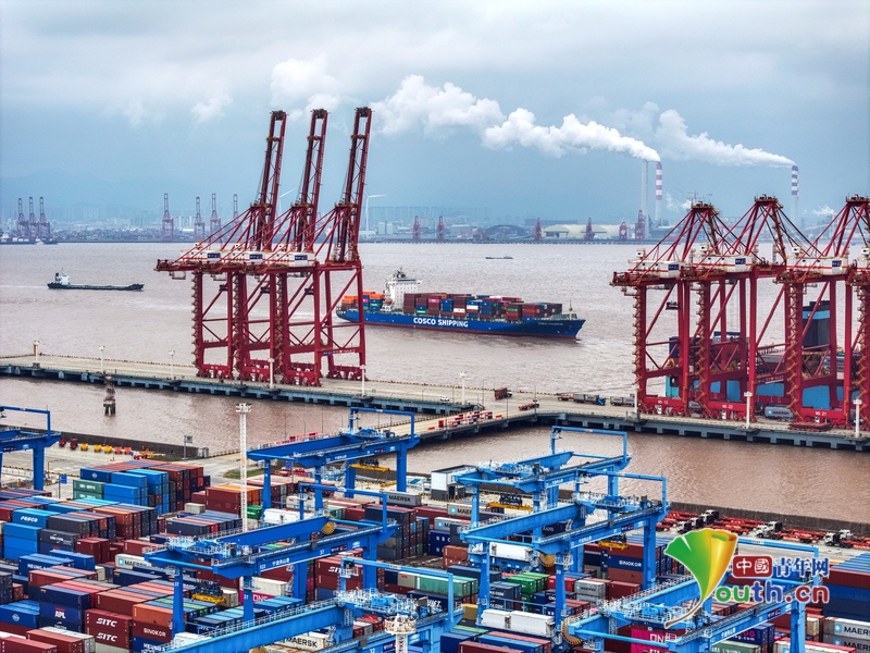 “COSCO Valencia” docks at Ningbo Zhoushan Port in Zhejiang_English ...