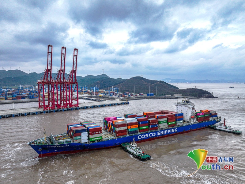 “COSCO Valencia” docks at Ningbo Zhoushan Port in Zhejiang_English ...