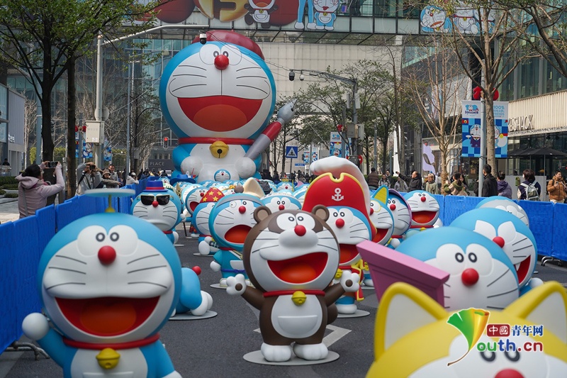 Nearly 100 Doraemon sculptures illuminate streets in Shanghai_English ...