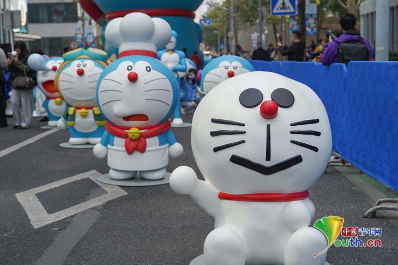 Nearly 100 Doraemon sculptures illuminate streets in Shanghai_English ...