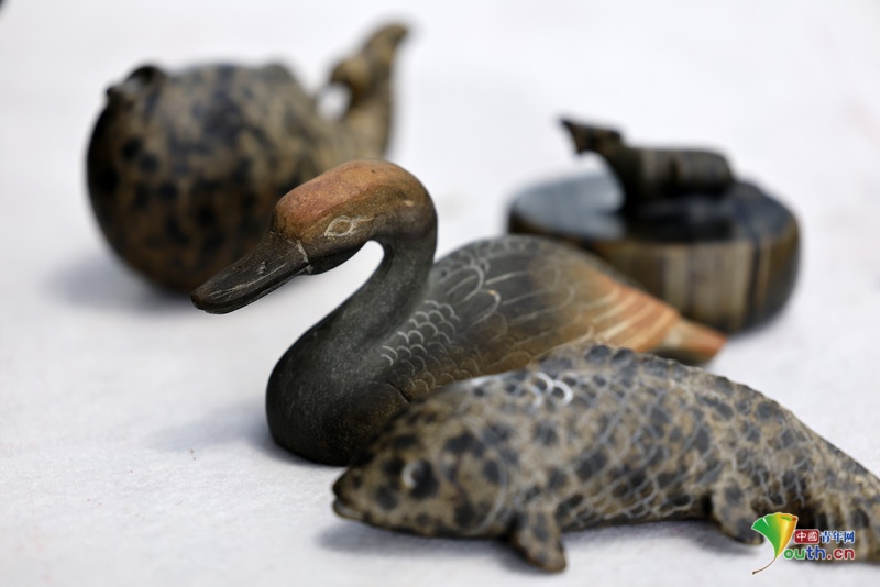 Inheritor crafts creative inkstone display pieces_English__China Youth ...